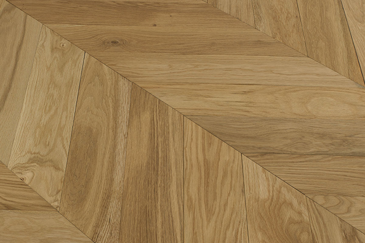 Galleria Professional Engineered Select Oak Chevron 14mm x 110mm Natur